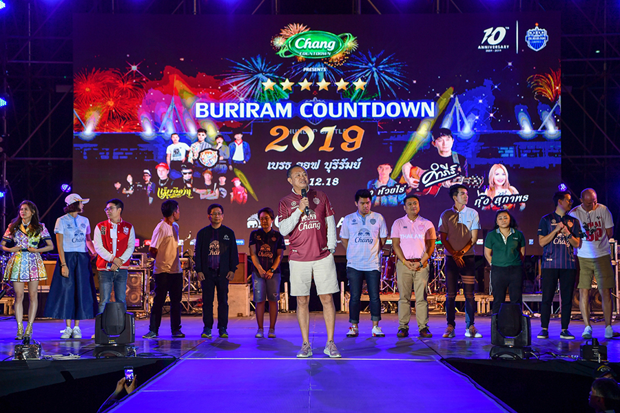 Buriram United › บุรีรัมย์ เคาท์ดาวน์ 2019 แฟนบอลหลั่งไหลรับความสนุก 1.5 แสนคน / ขายเสื…